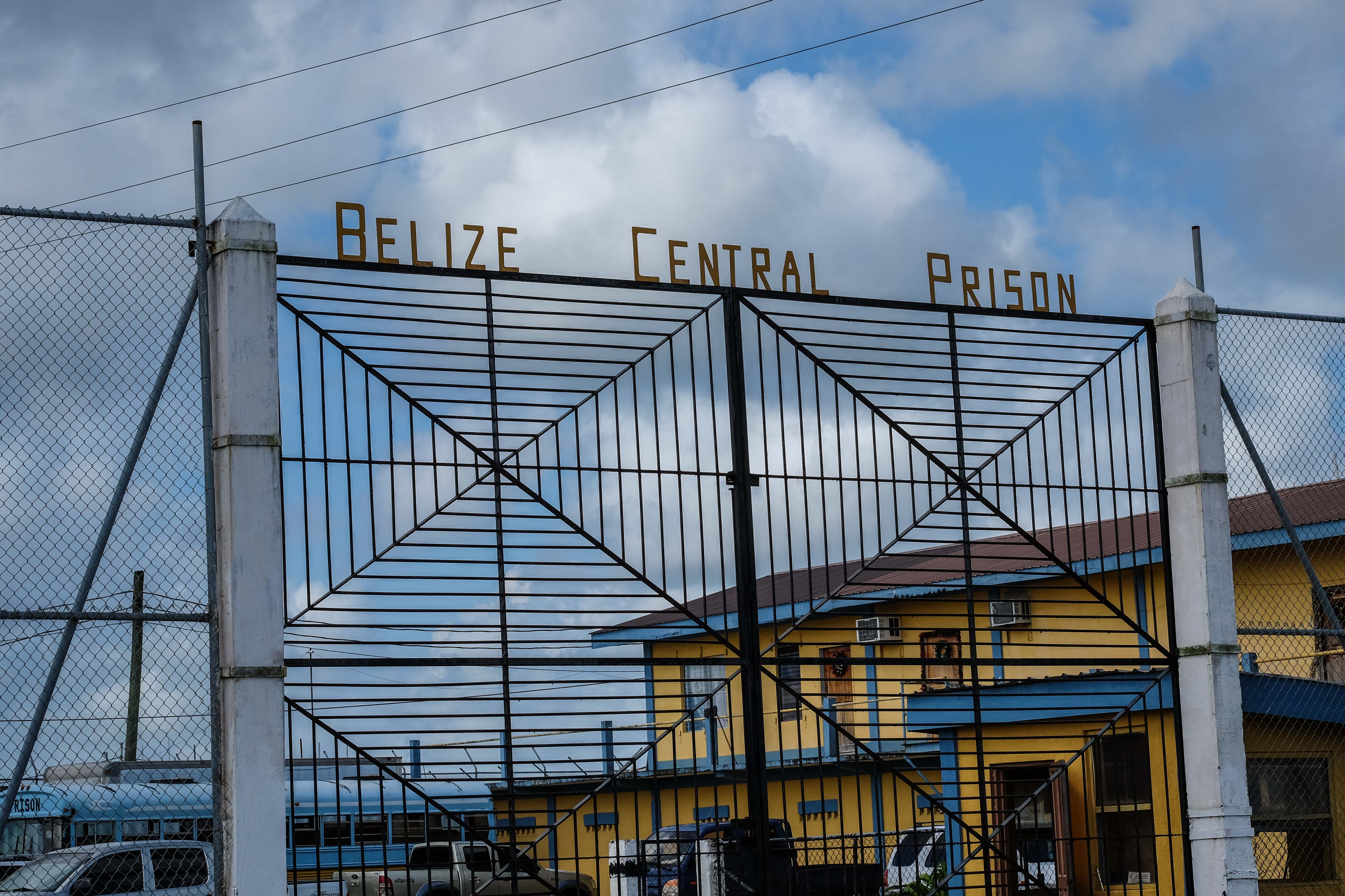 Fängelset och souveniraffären - Johnnybajdzjan